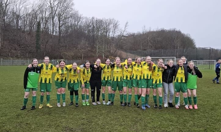 MO17 FC Uitgeest kroont zich tot kampioen! | FC Uitgeest